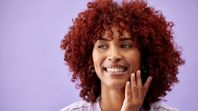 Cabelo cor carmim: como pintar e manter a cor vibrante